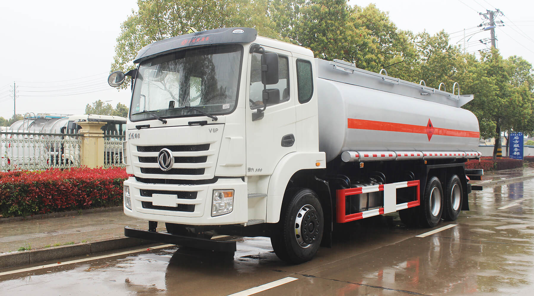 Dongfeng 20000 Liters Fuel Tanker Oil Delivery Truck - Keeyak Specialty ...