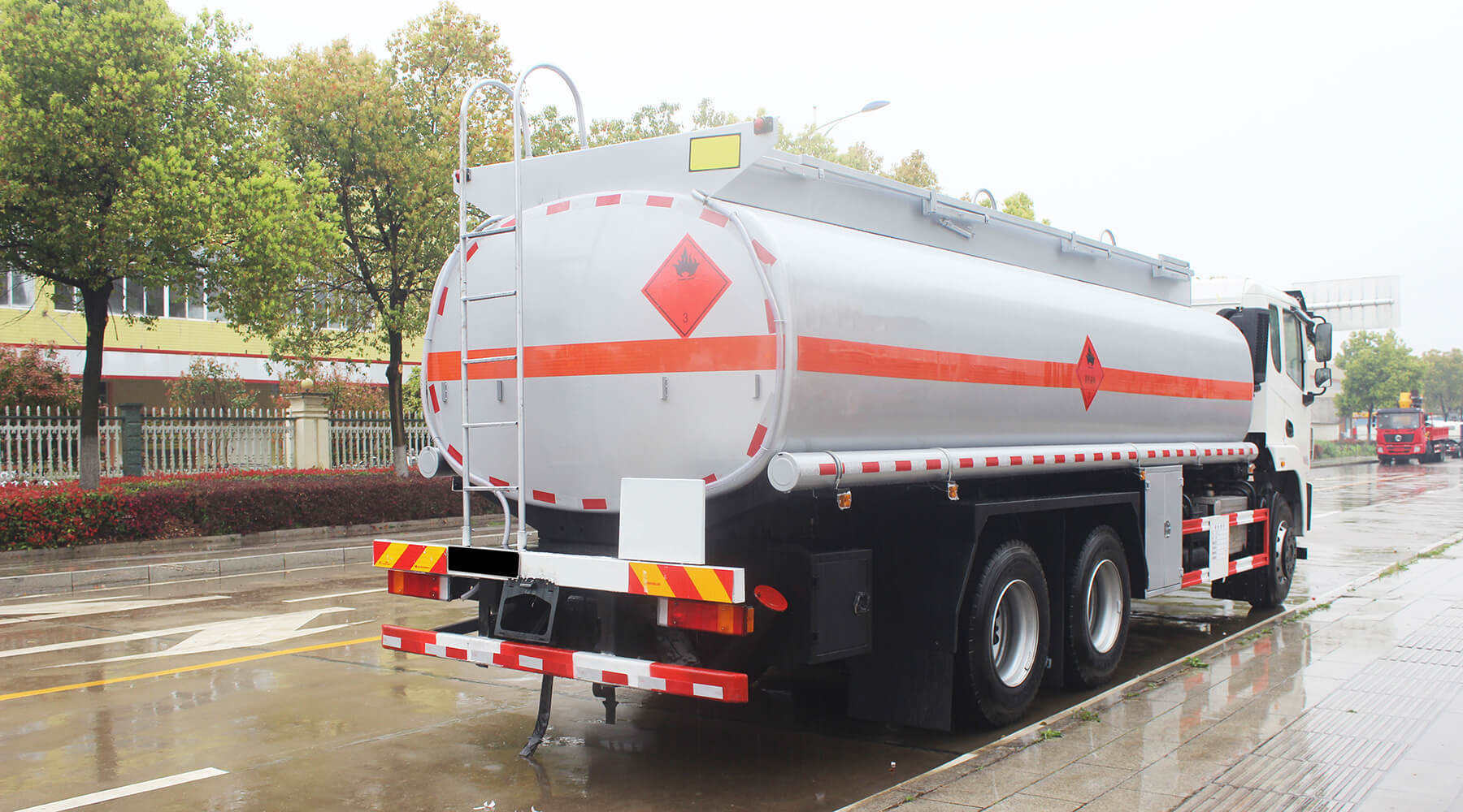 Dongfeng 20000 Liters Fuel Tanker Oil Delivery Truck - Keeyak Specialty ...