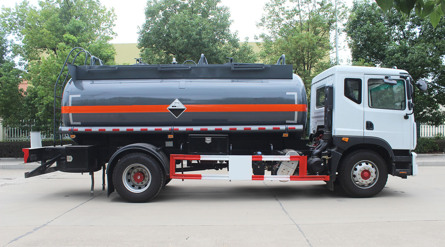 Dongfeng Chemical Tanker Truck Hydrochloric Acid Tank for Chemical 9.4 CBM - Keeyak Specialty ...