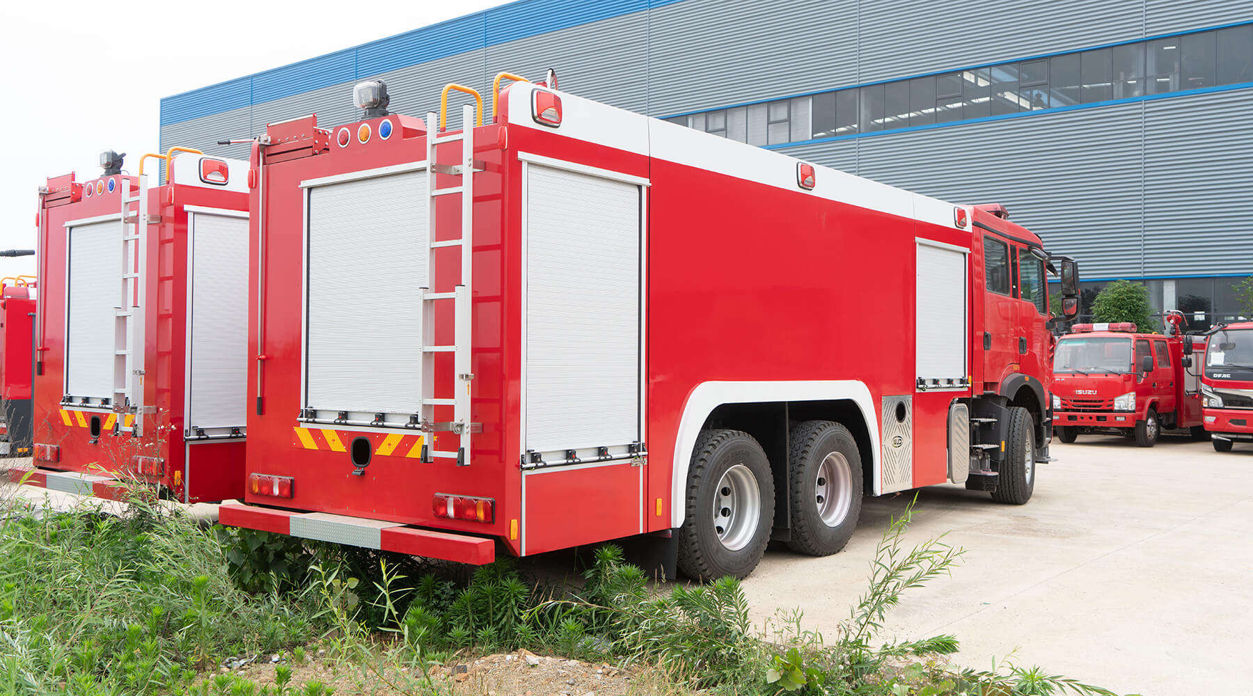 Howo Rear Twin Bridge Water Tank Fire Truck for Emergency Rescue 18 ...