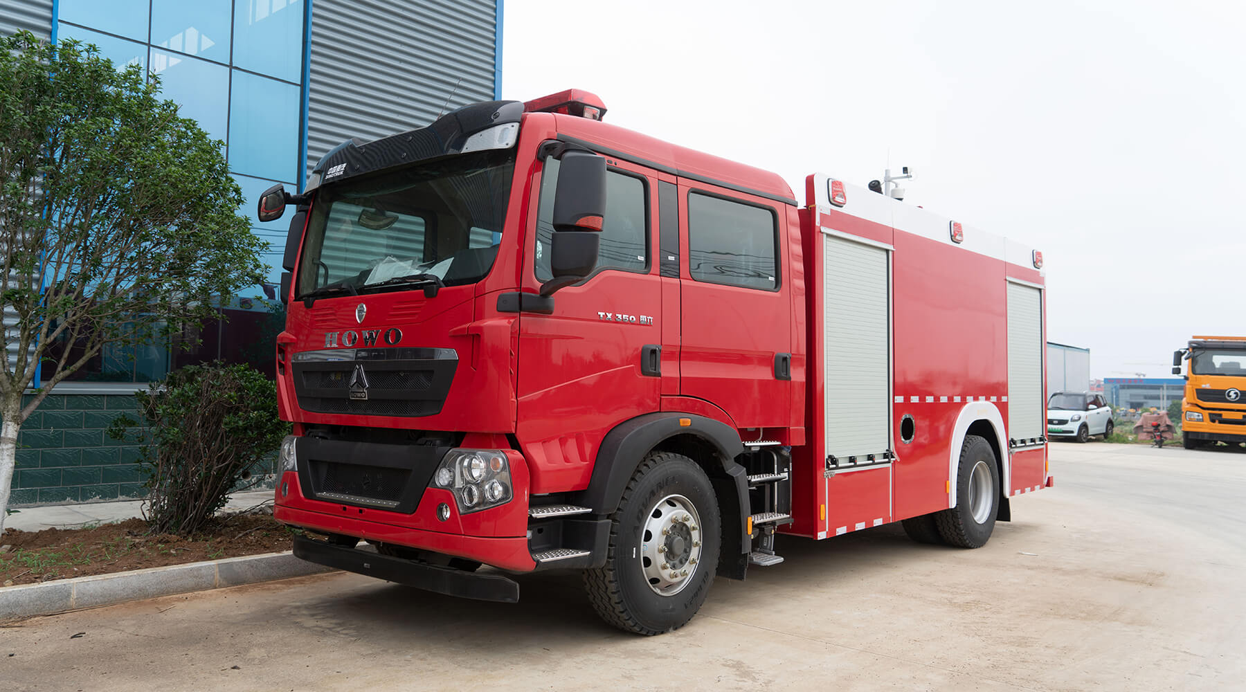 HOWO Dry Powder Foam Fire Truck Multi-functional Fire Fighting Truck ...