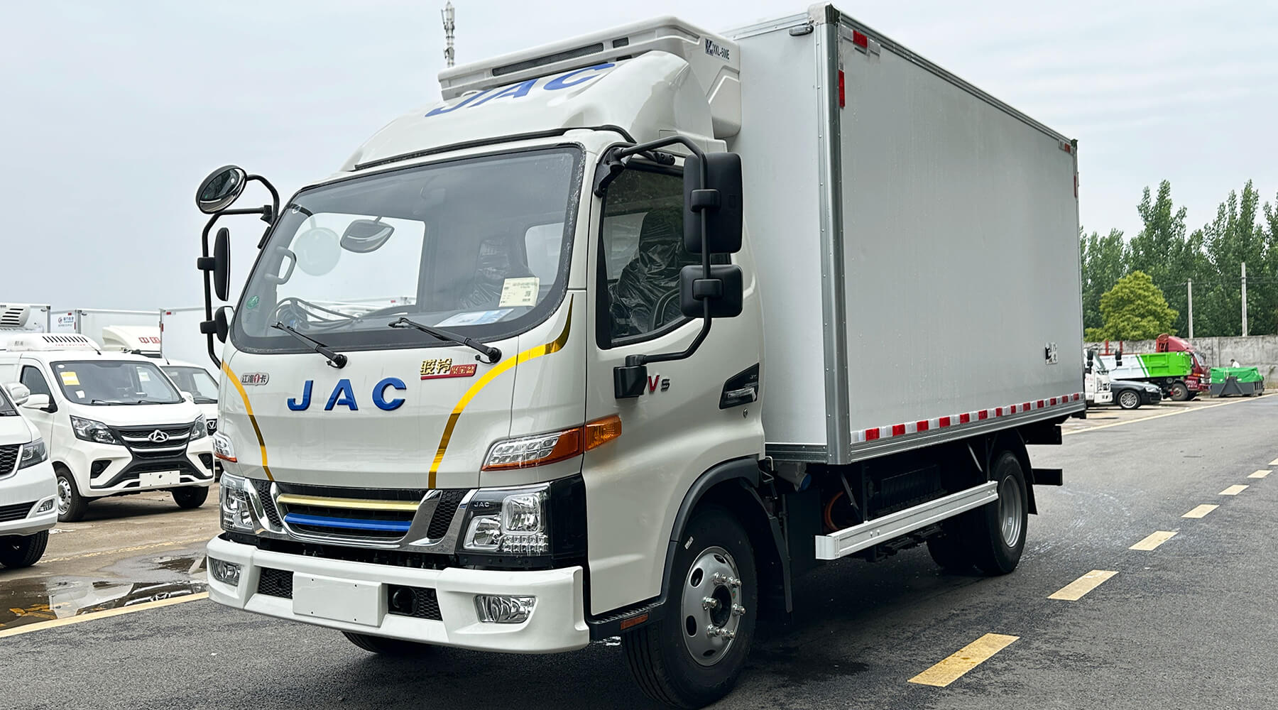JAC New Energy Refrigerated Truck Gasoline-Electric Hybrid 4.2M ...