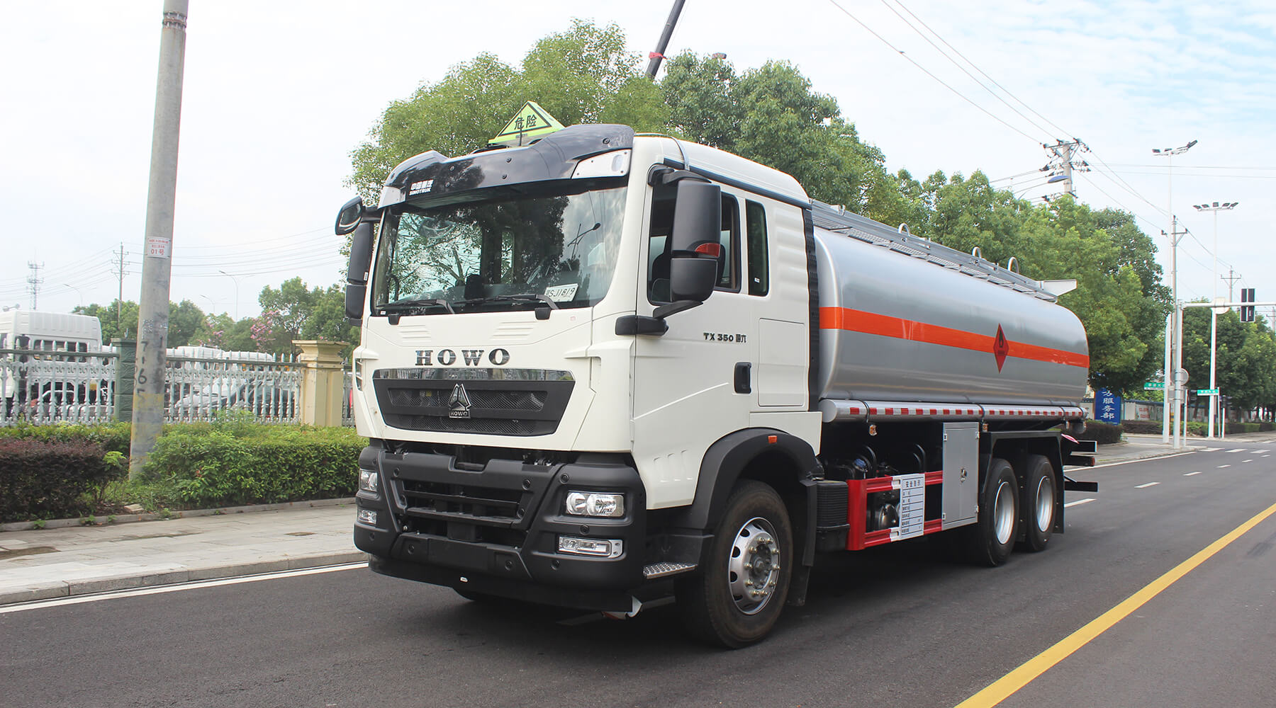Howo Oil Transport Trucker Truck 19000 Liters - Keeyak Specialty ...