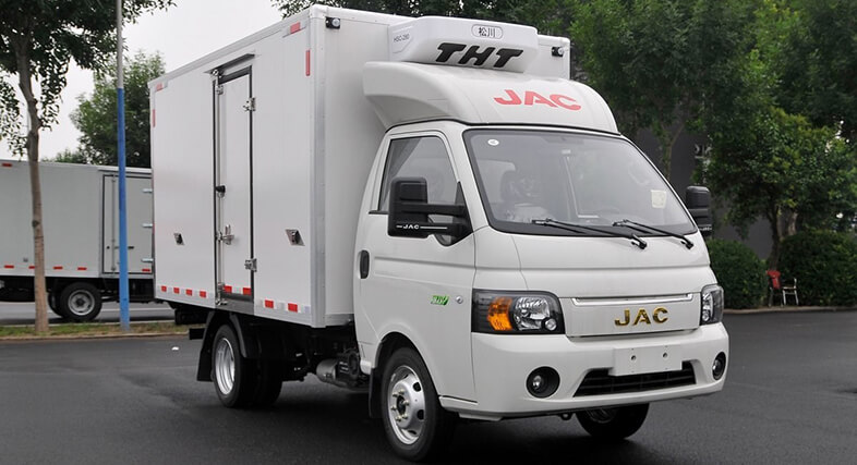 JAC 3.5m Small Refrigerated Truck For Frozen Meat Chicken Fruits and ...