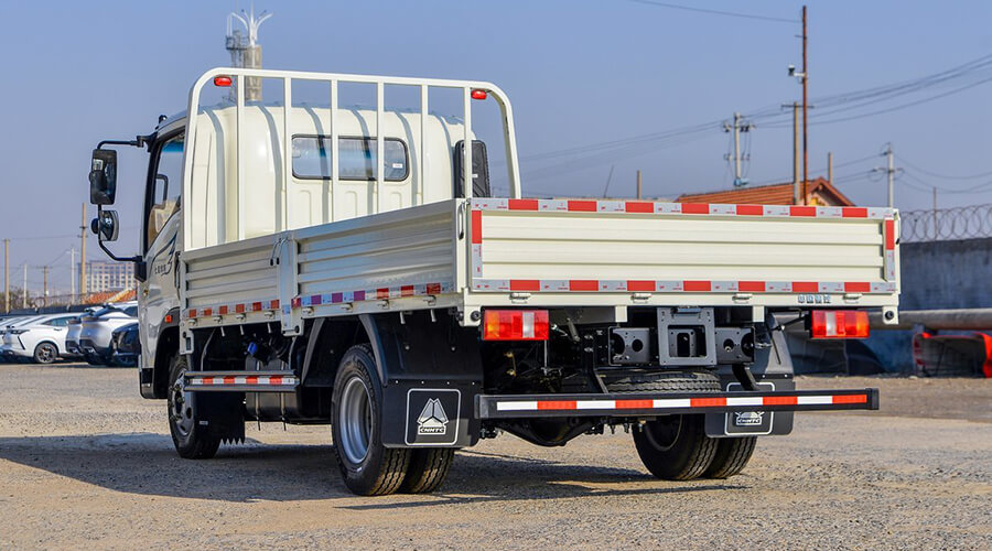 Sinotruk Howo Cargo Truck Single Row Dropside Light Truck